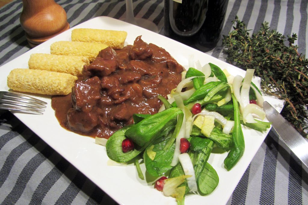 Everzwijnragout met pruimen (Colruyt)