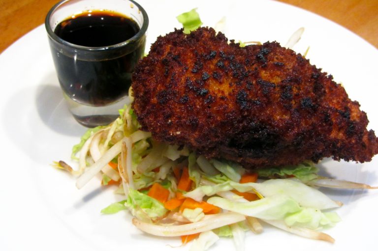 Krokante duivenfilets op een oosters bedje