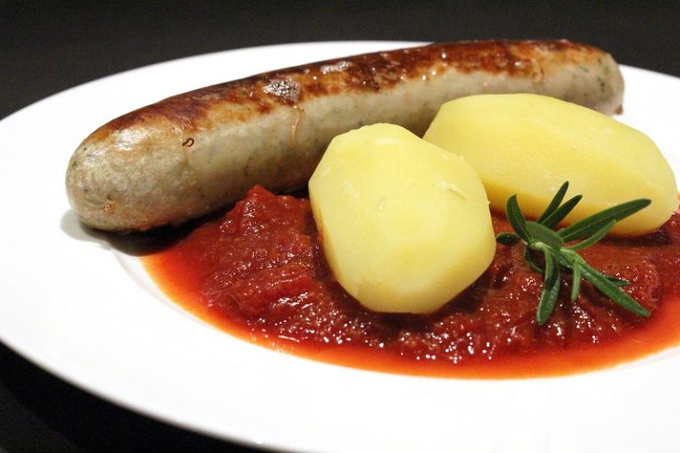 Luikse pensen met tomatensaus en aardappelen (Jeroen Meus)