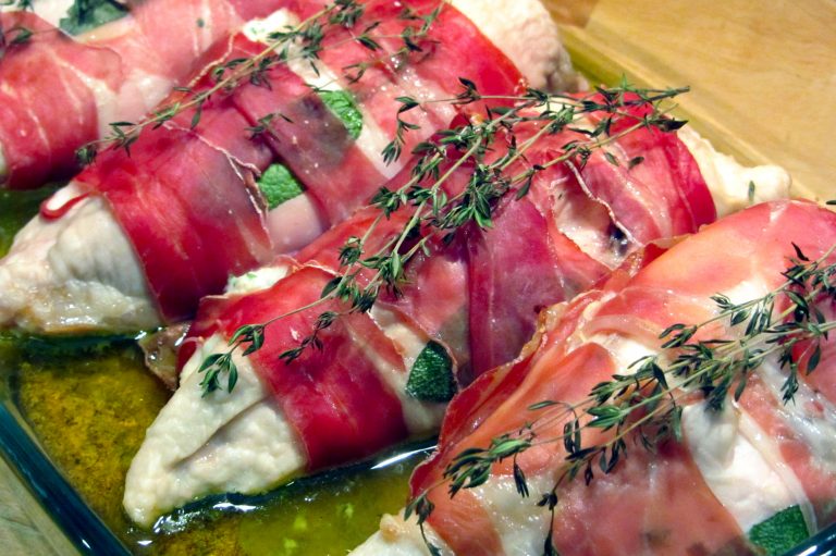Met ricotta gevulde en in rauwe ham gewikkelde kipfilets (Gordon Ramsay)