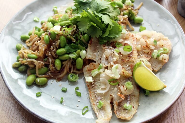 Schelvis met sojascheuten en edamame